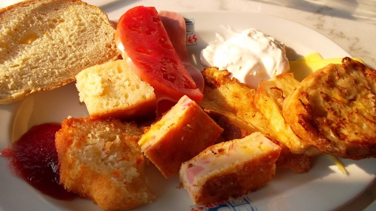 Mic dejun cu vedere la mare - FoodCrew