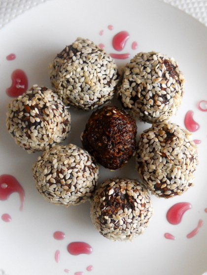 Biluțe de fructe uscate și cocos - FoodCrew