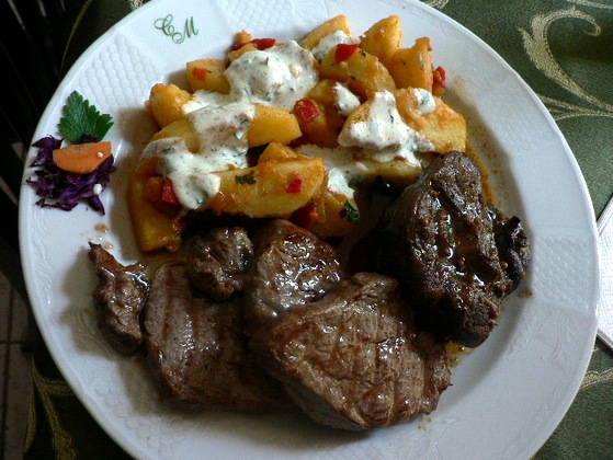 Castelul Maria are aer curat și mâncare bună - FoodCrew